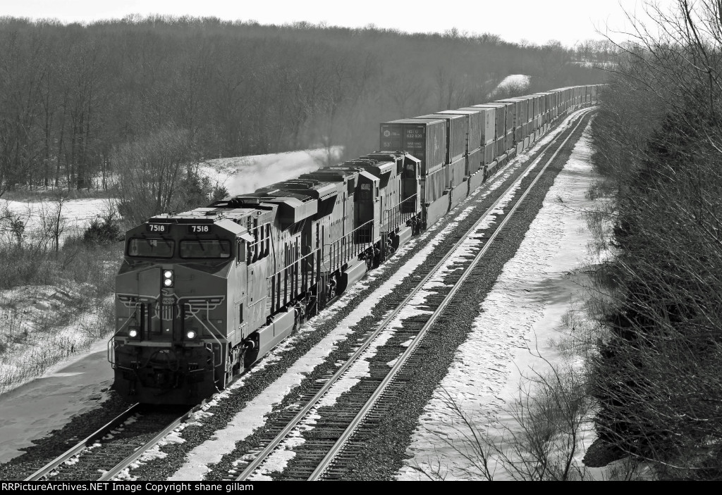 UP 7518 Comes out of the evening light,